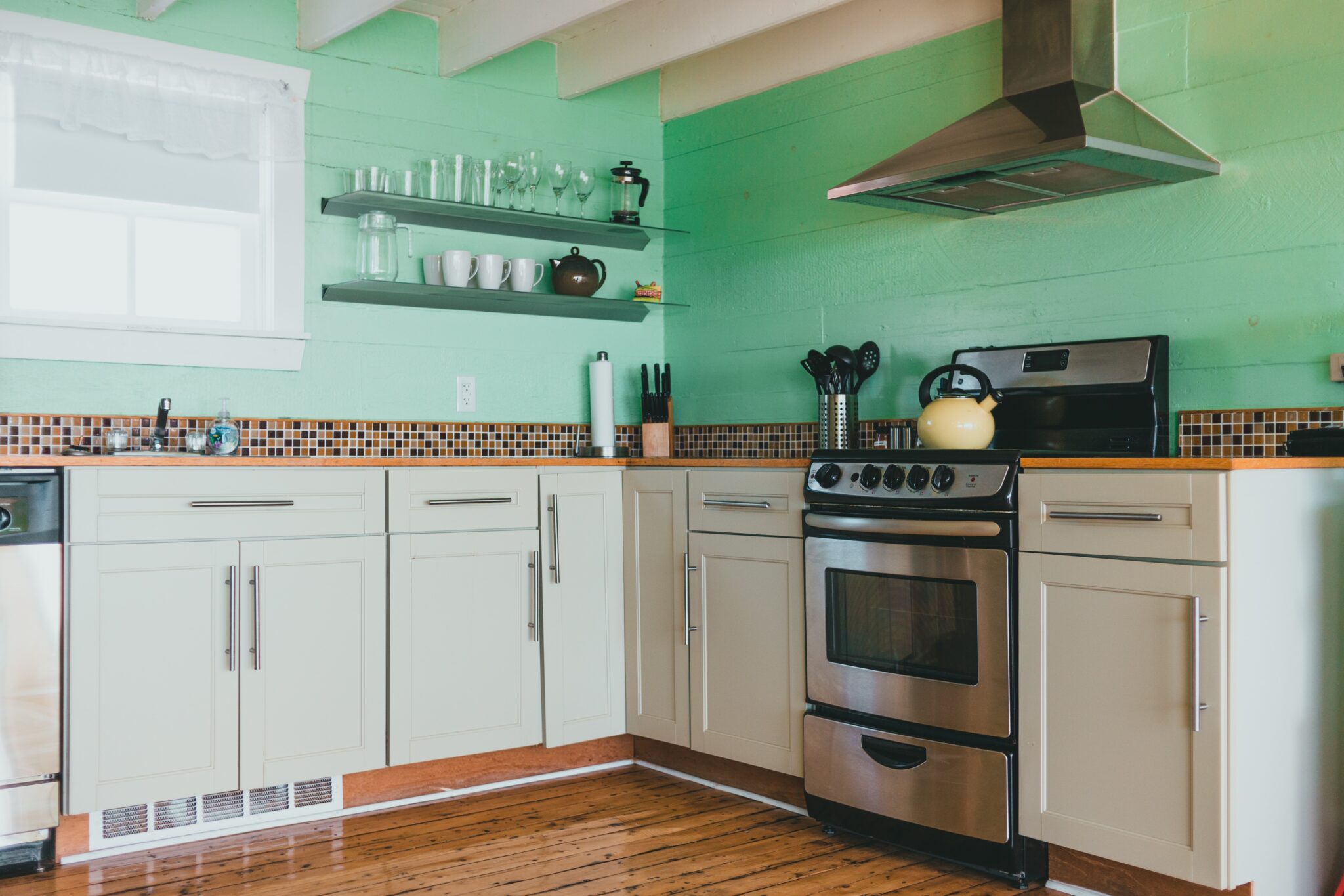 Common Kitchen Backsplash Mistakes To Avoid - Home & Texture