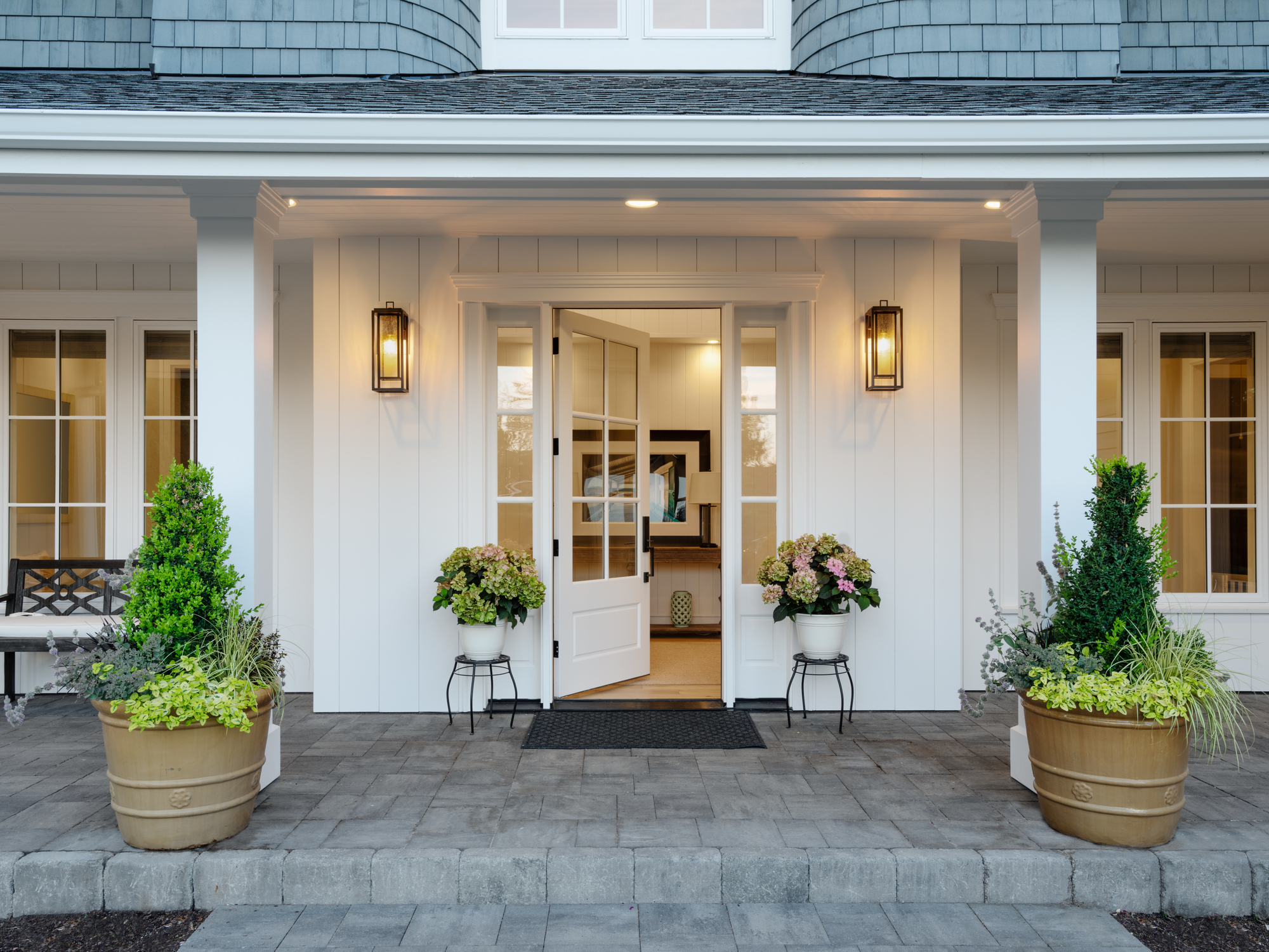 Front Porch Decor: Liven Your Home's Exterior - Home & Texture