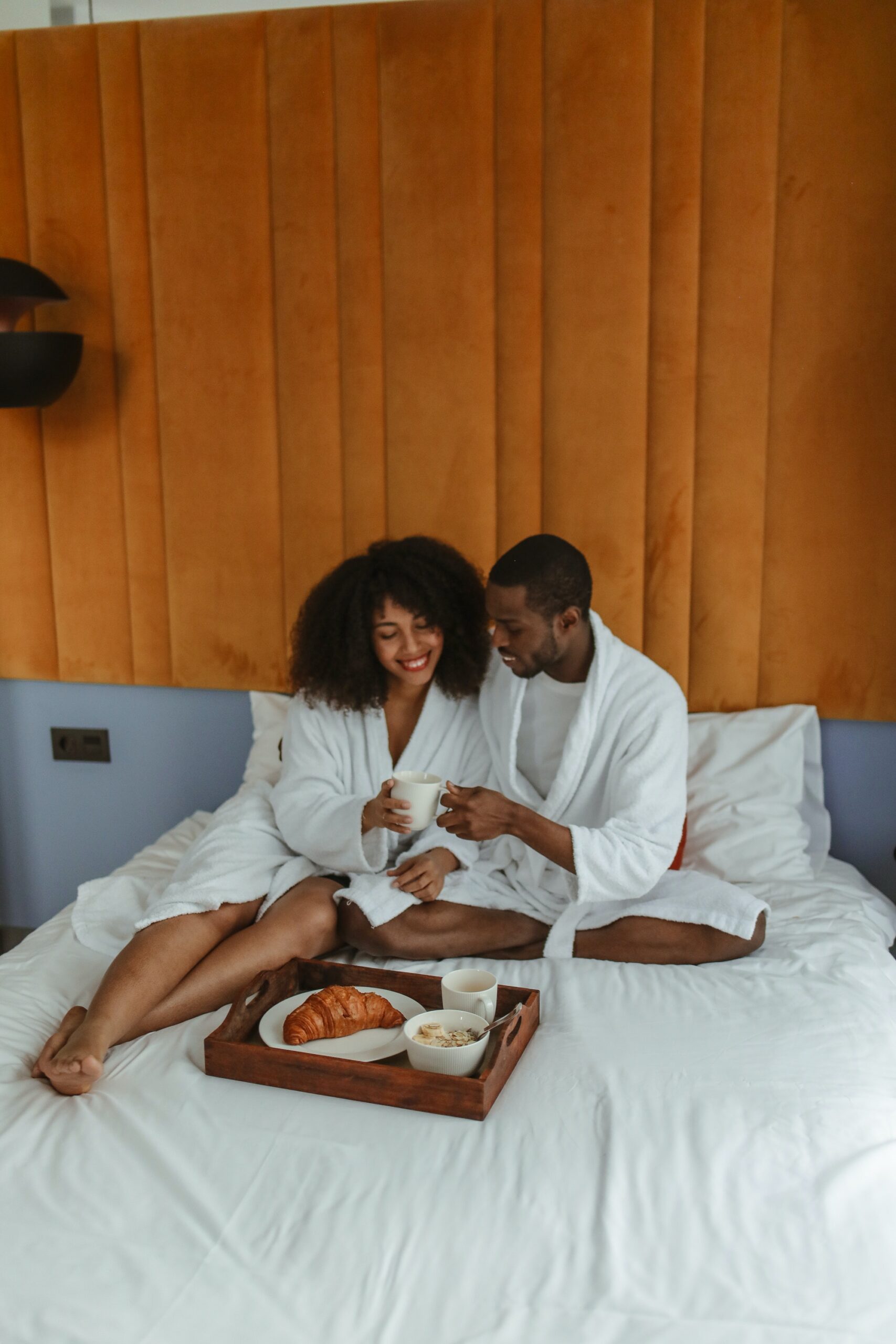 Give Your Guest Bedroom a 5-Star Hotel Feel - Home & Texture