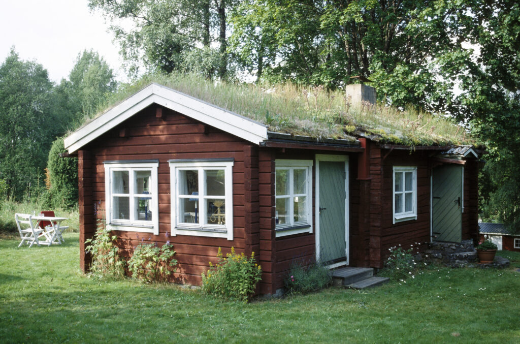 Your Guide to Building a Backhouse - Home & Texture