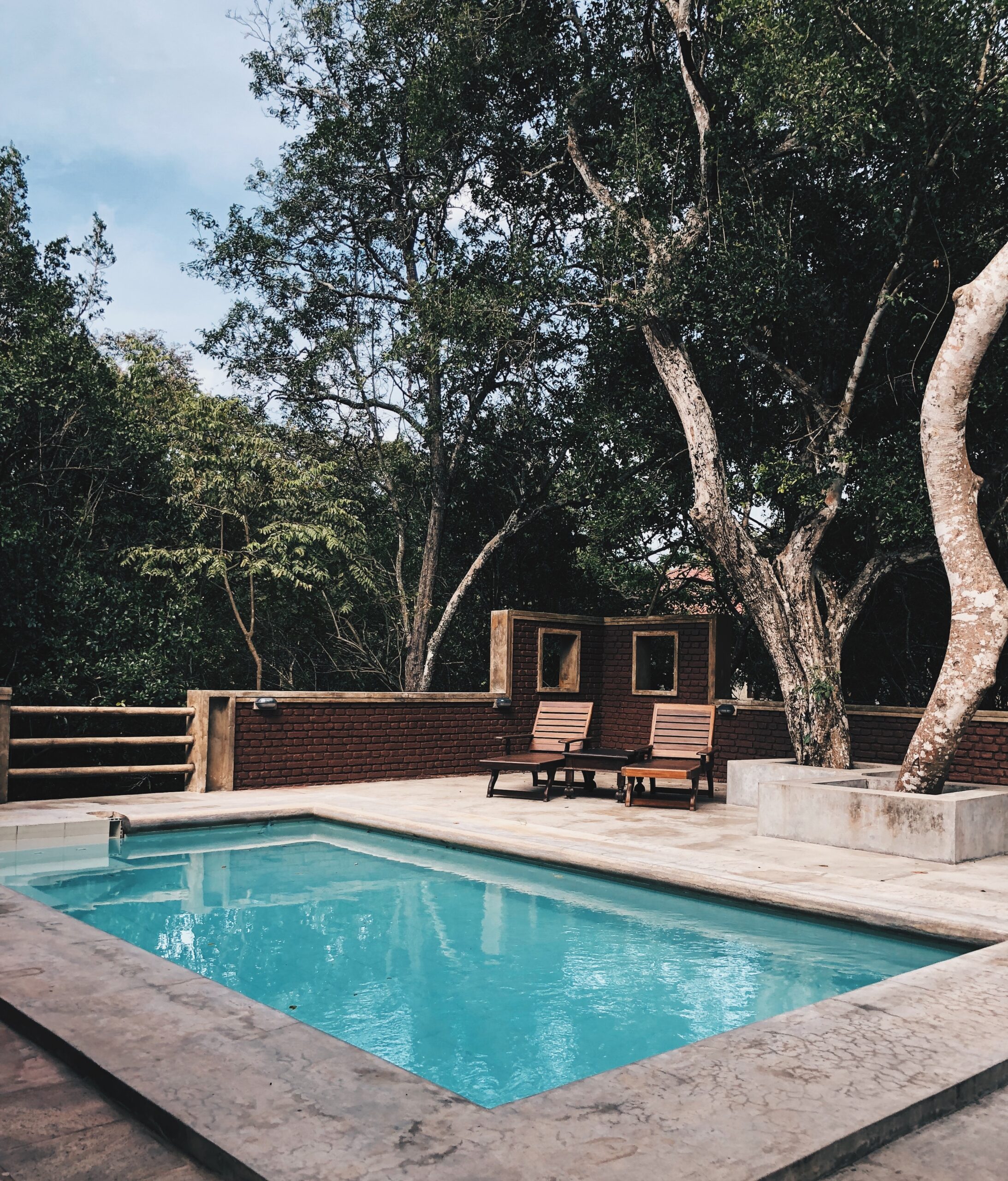 Fall Into Good Pool Maintenance Habits: Your Autumn Guide - Home & Texture
