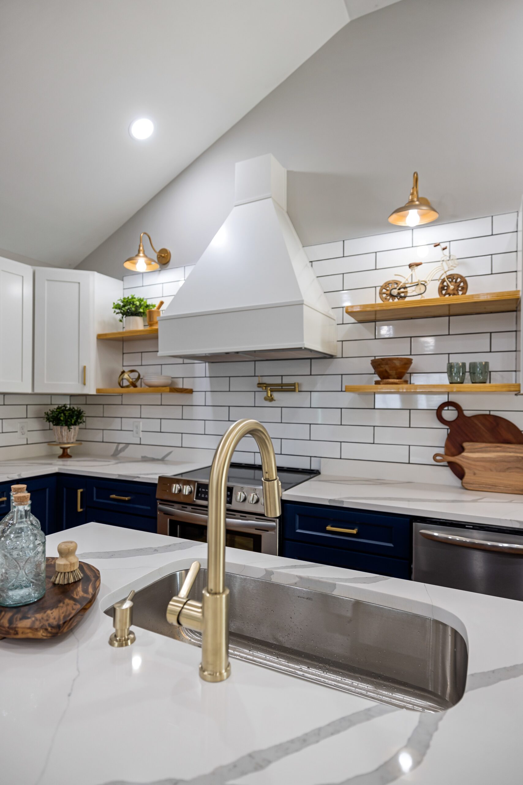 Why Pot Fillers Are the Luxury Upgrade Your Kitchen Needs - Home & Texture