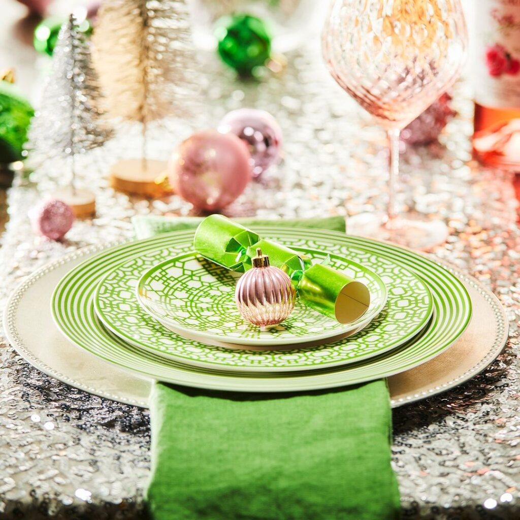 Holiday Place Setting Ideas To Impress Your Guests - Home & Texture