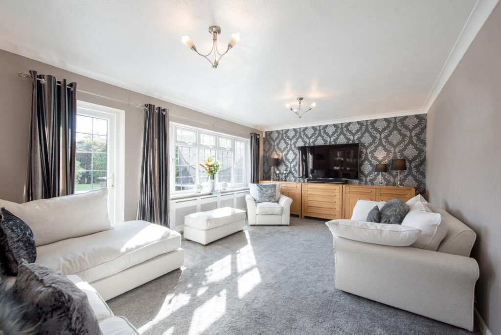 Is It Time for a Wallpaper Revival in Your Home? - Home & Texture
