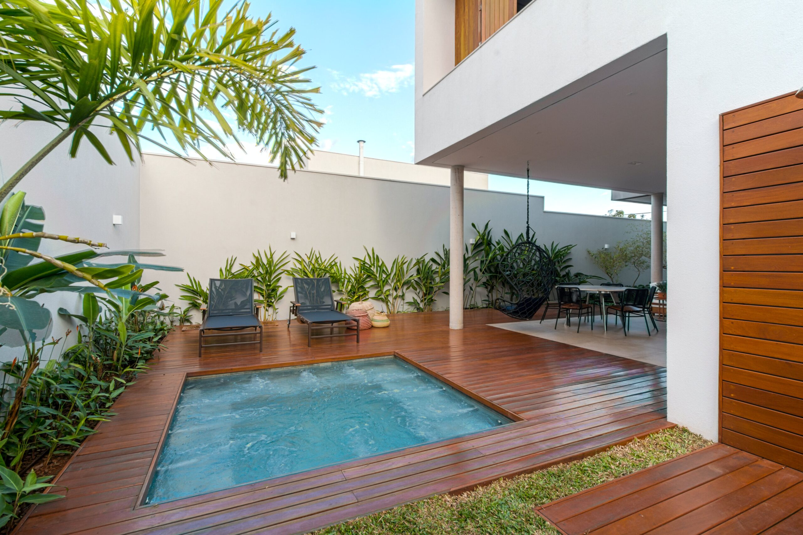 The Different Types of Jacuzzis To Help You Pick the One for You - Home ...