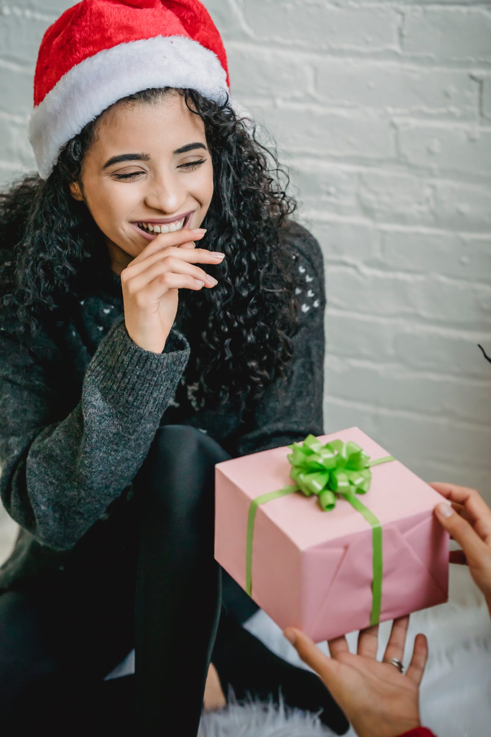 Selecting the Perfect Gift for Your Party Host or Hostess - Home & Texture