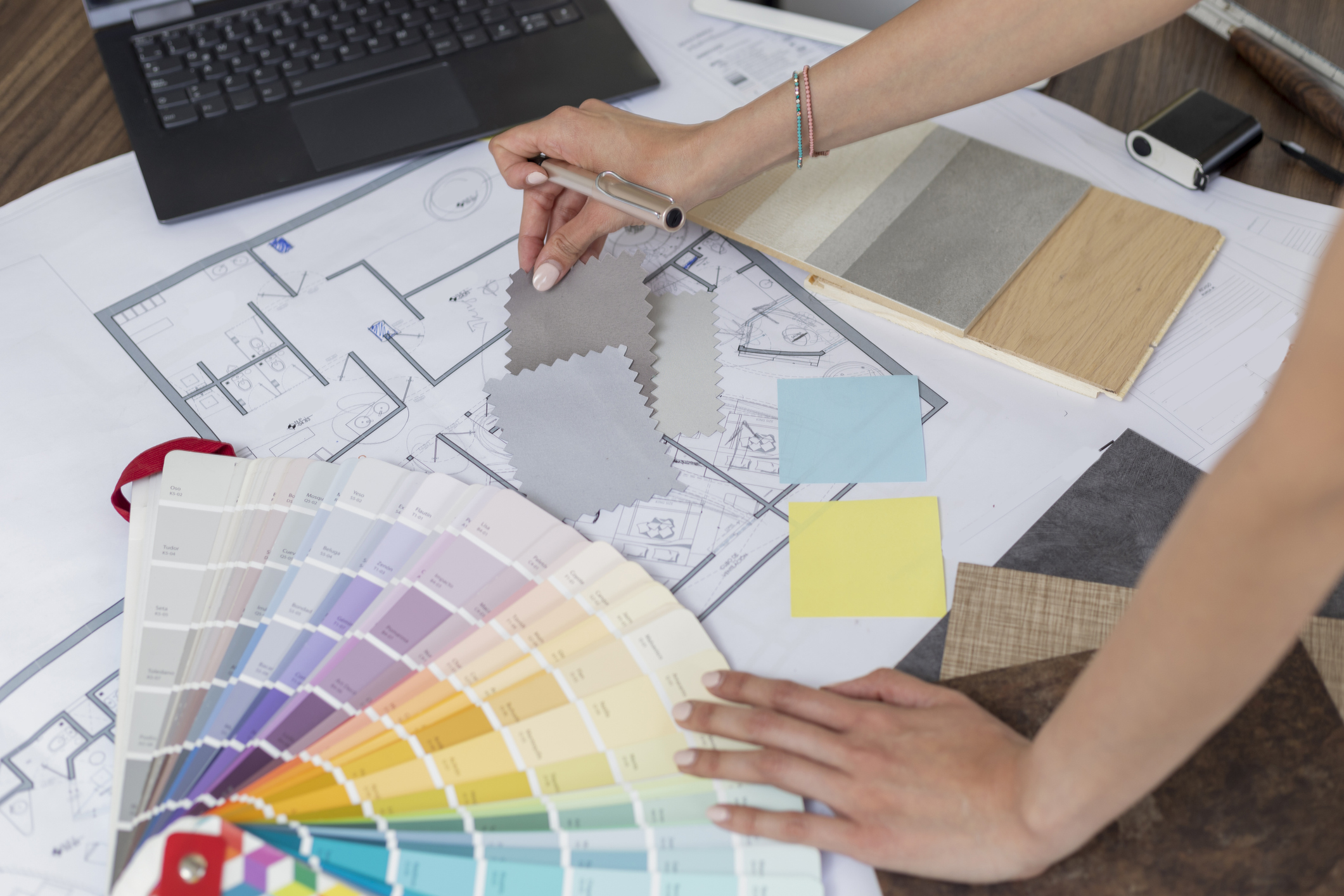 7 Signs It's Time To Hire an Interior Decorator - Home & Texture