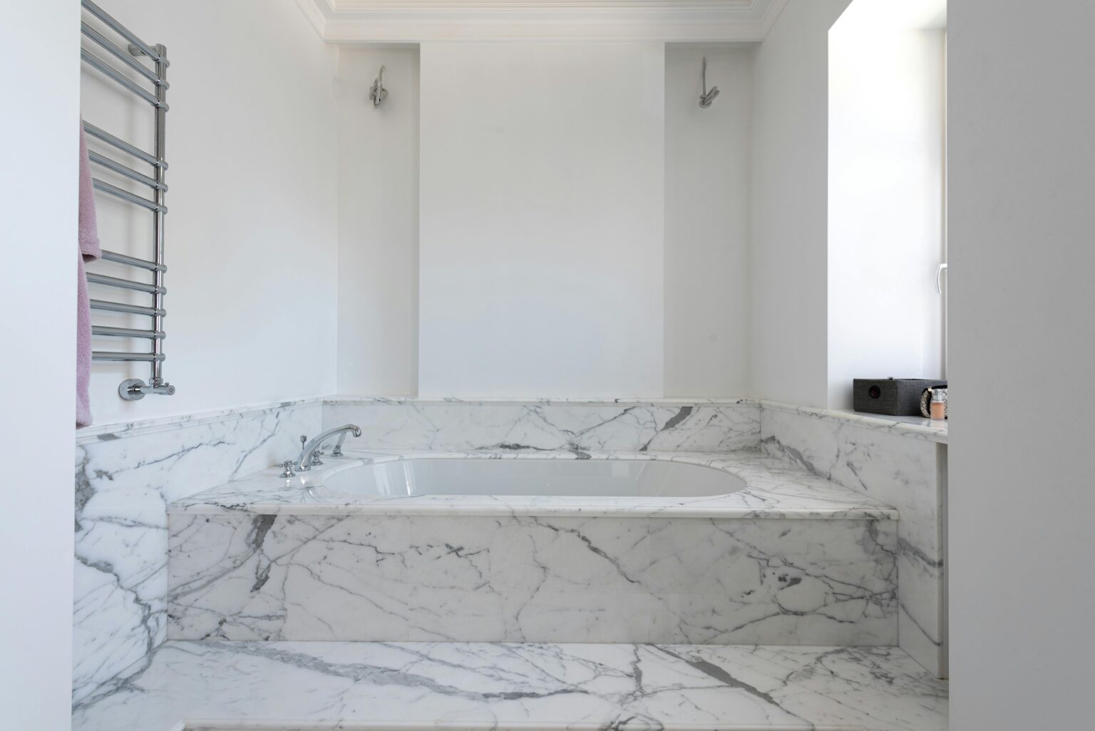 White Venetian Plaster Ideas For That Glossy Finish