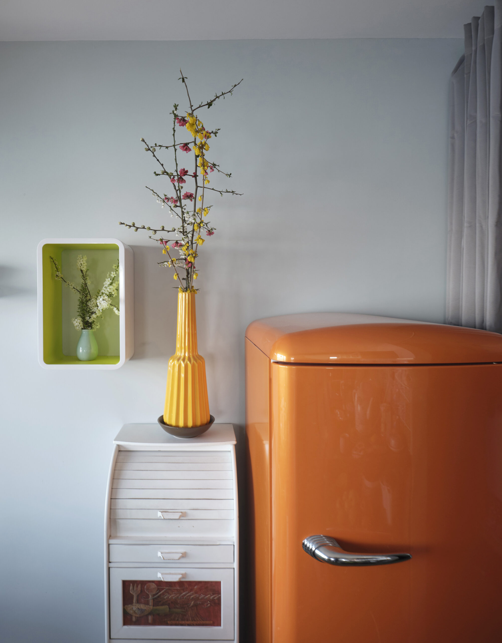 6 Retro Decor Accents You Need to Style a Groovy Home - Home & Texture