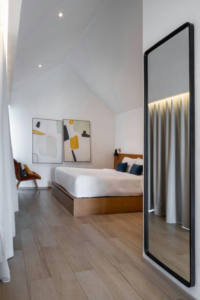 5 Unique Floor Mirrors - Home & Texture