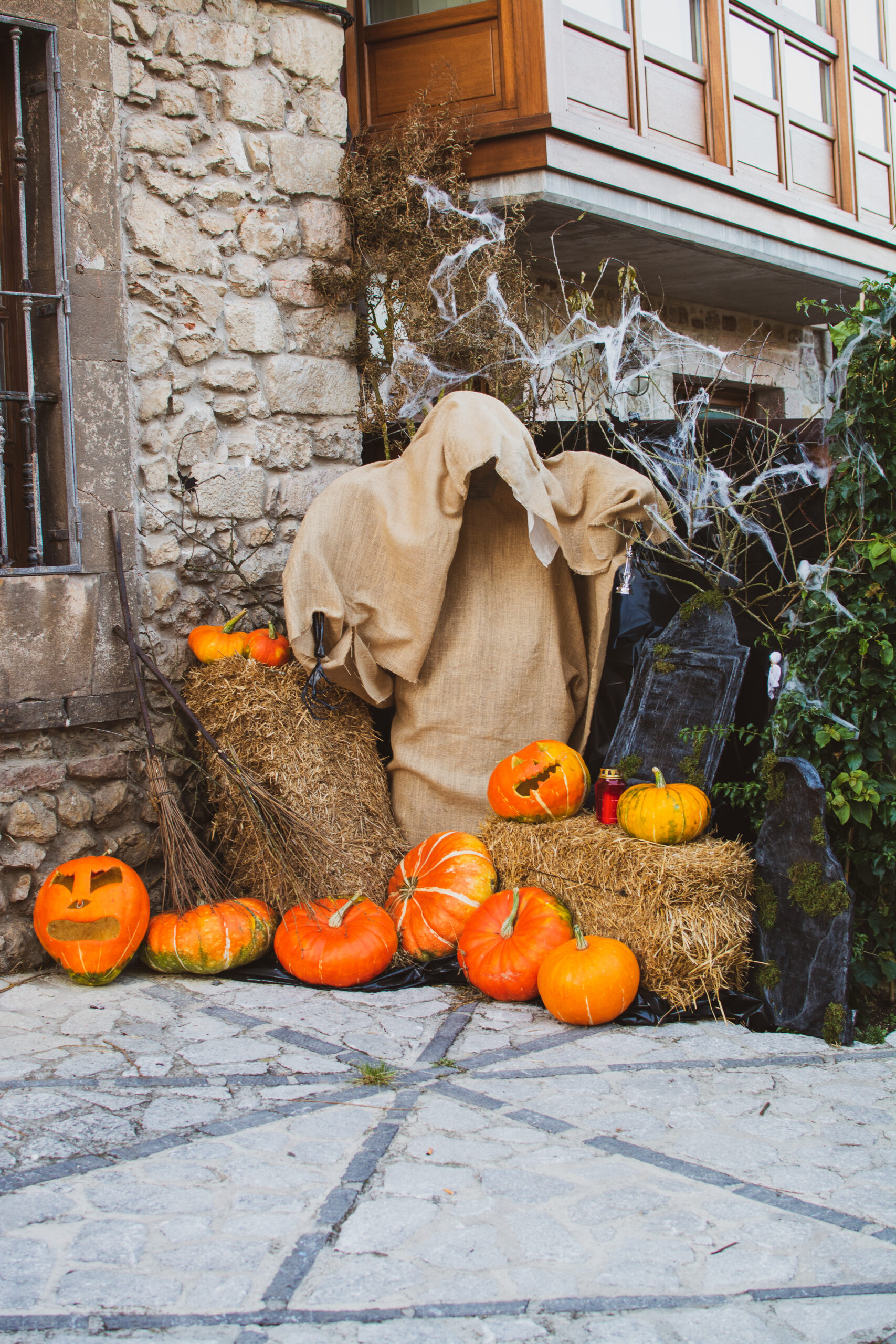 Top 5 Haunted Homes in America That Will Give You Chills - Home & Texture