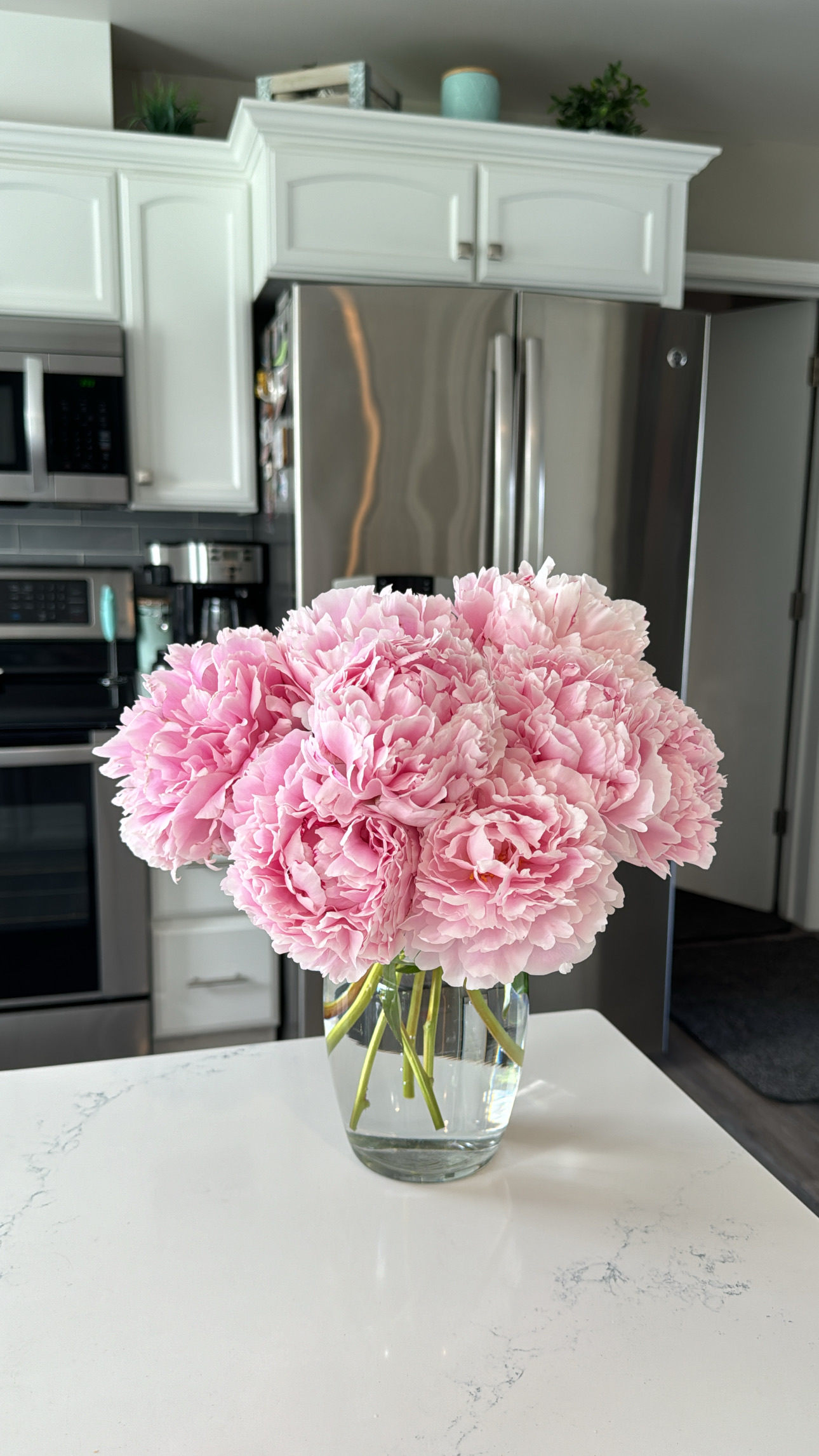 5 Easy Tips for Styling Peonies Like a Pro - Home & Texture